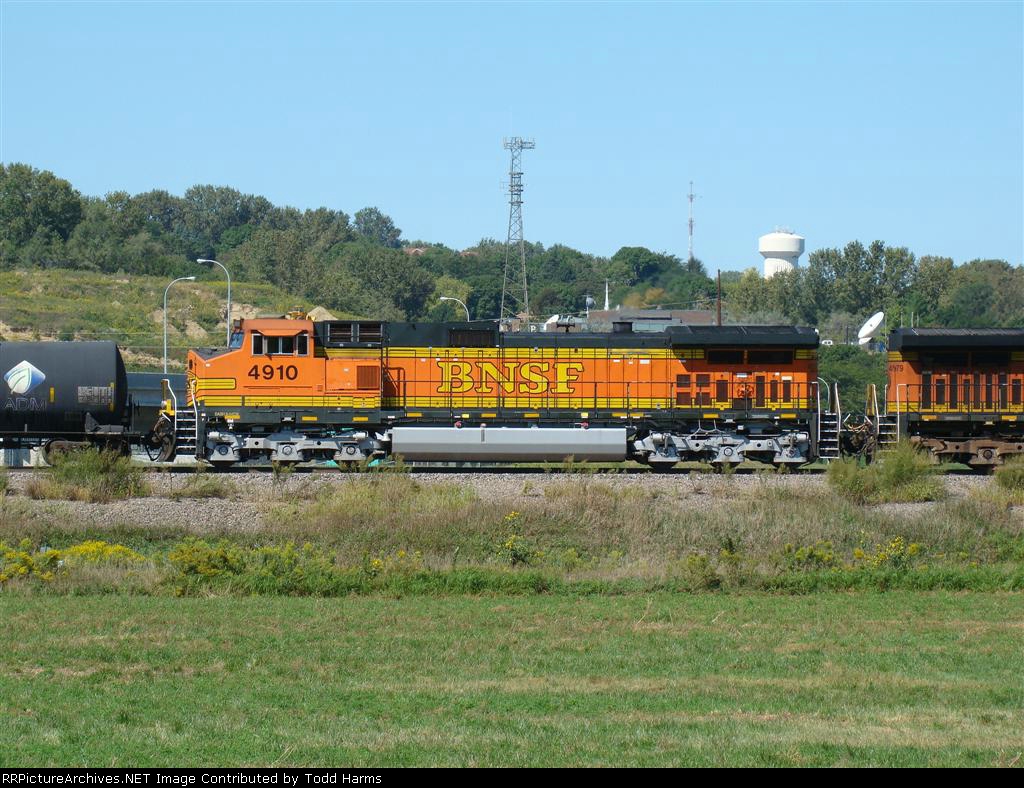 BNSF 4910